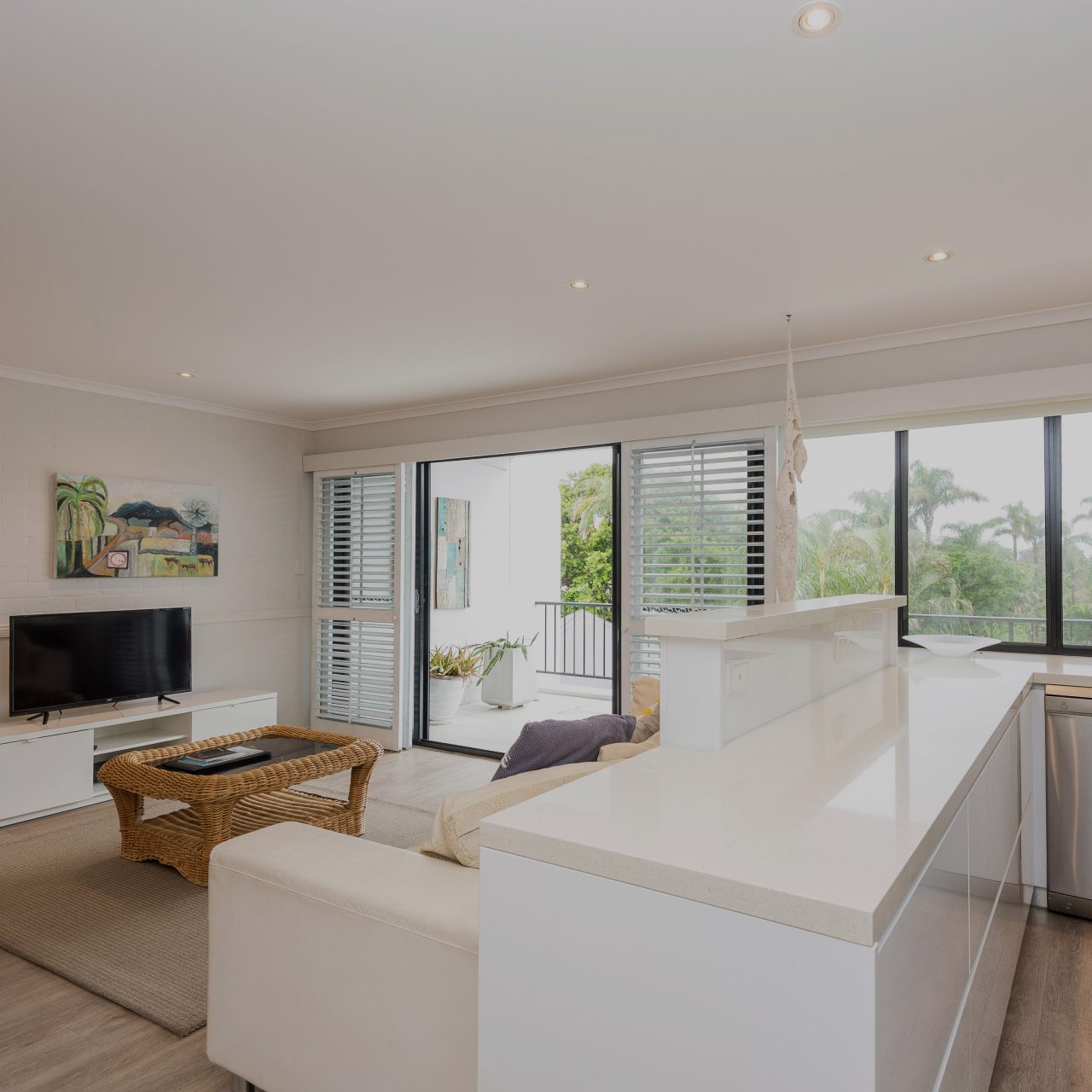 Byron Bay Accommodation | The Oasis Apartments and Treetop Houses